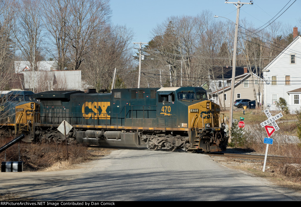 CSXT 470 Leads M426 at Greene